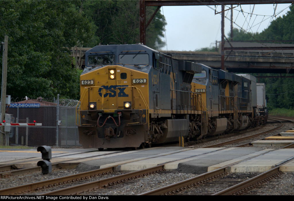 CSX AC60CW 623 leads Q034-17